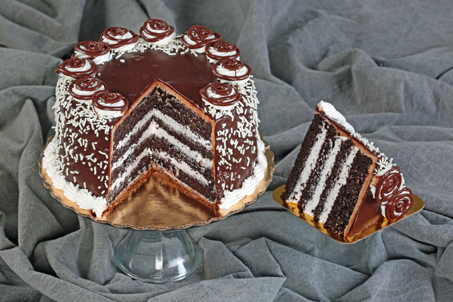 Cakes to Go at Omaha Cake Gallery